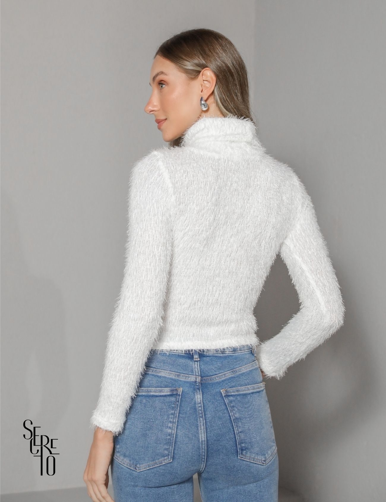 Blusa Cacharrel Fluffy Helena Off White| Secreto Closet